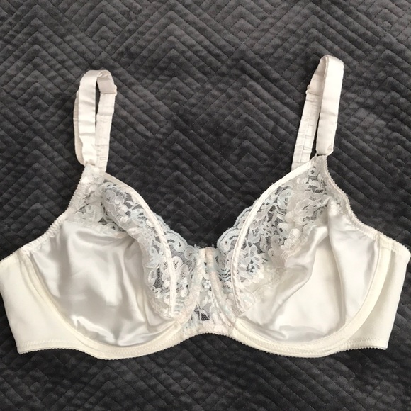 Dior | Intimates & Sleepwear | Christian Dior Cream Lace Bra Size 38d ...